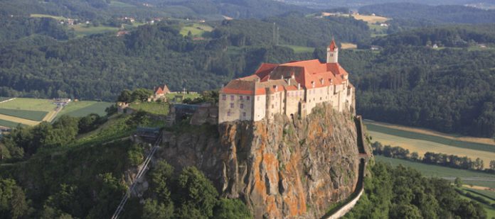 2013/06 – Grad Riegersburg (Avstrija) | Klub MaxiScooter.Si